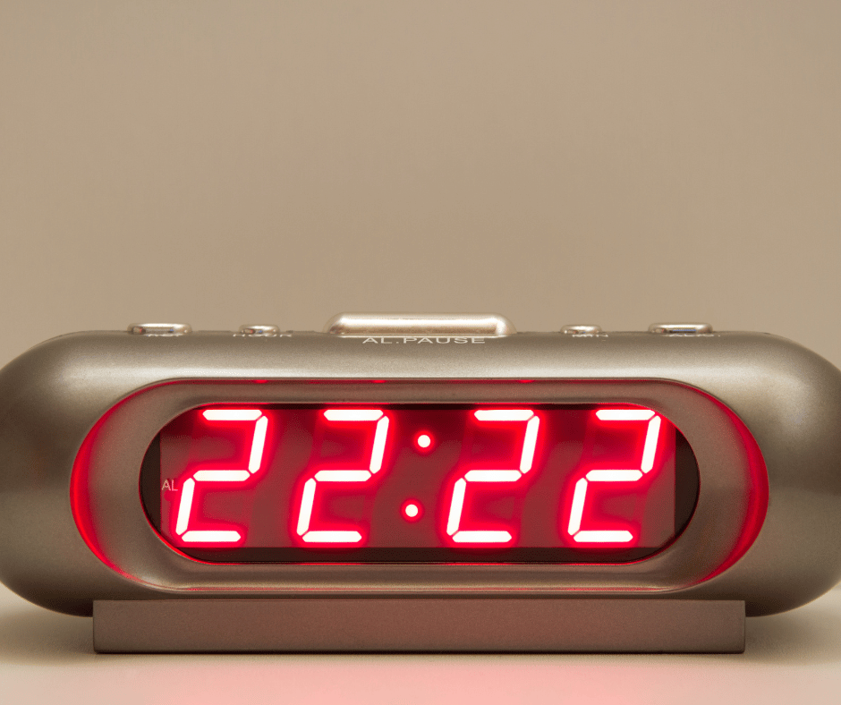 Ce înseamnă când te uiți la ora fixă - semnificații și interpretări